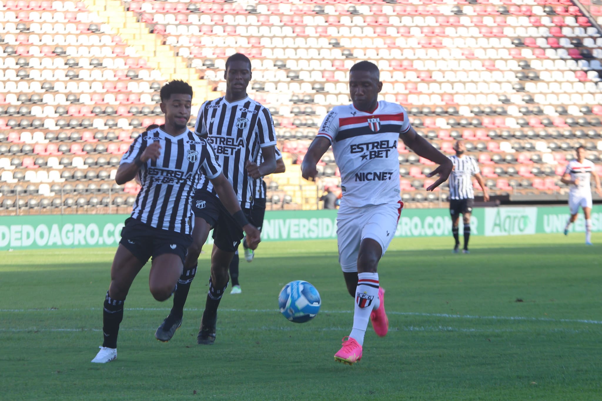 Em Duelo Pelo Meio Da Tabela Botafogo Sp E Ceará Empatam Em Jogo De